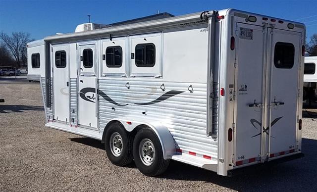 Used 2001 CM Trailers Horse Trailer SOM Trailer Pevely MO