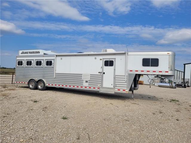 Used 2016 Elite Trailers Horse Trailer National Trailer Source ...