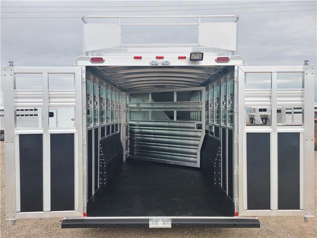 New 2024 Platinum Coach Horse Trailer Circle M Trailers Kaufman TX