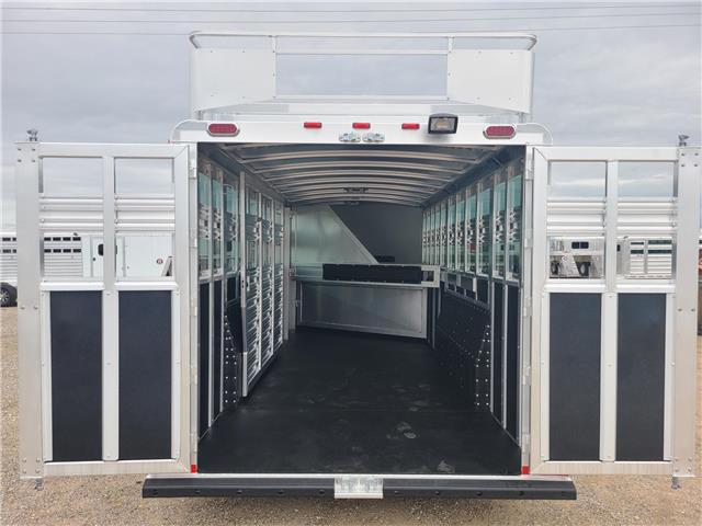 New 2024 Platinum Coach Horse Trailer Circle M Trailers Kaufman TX