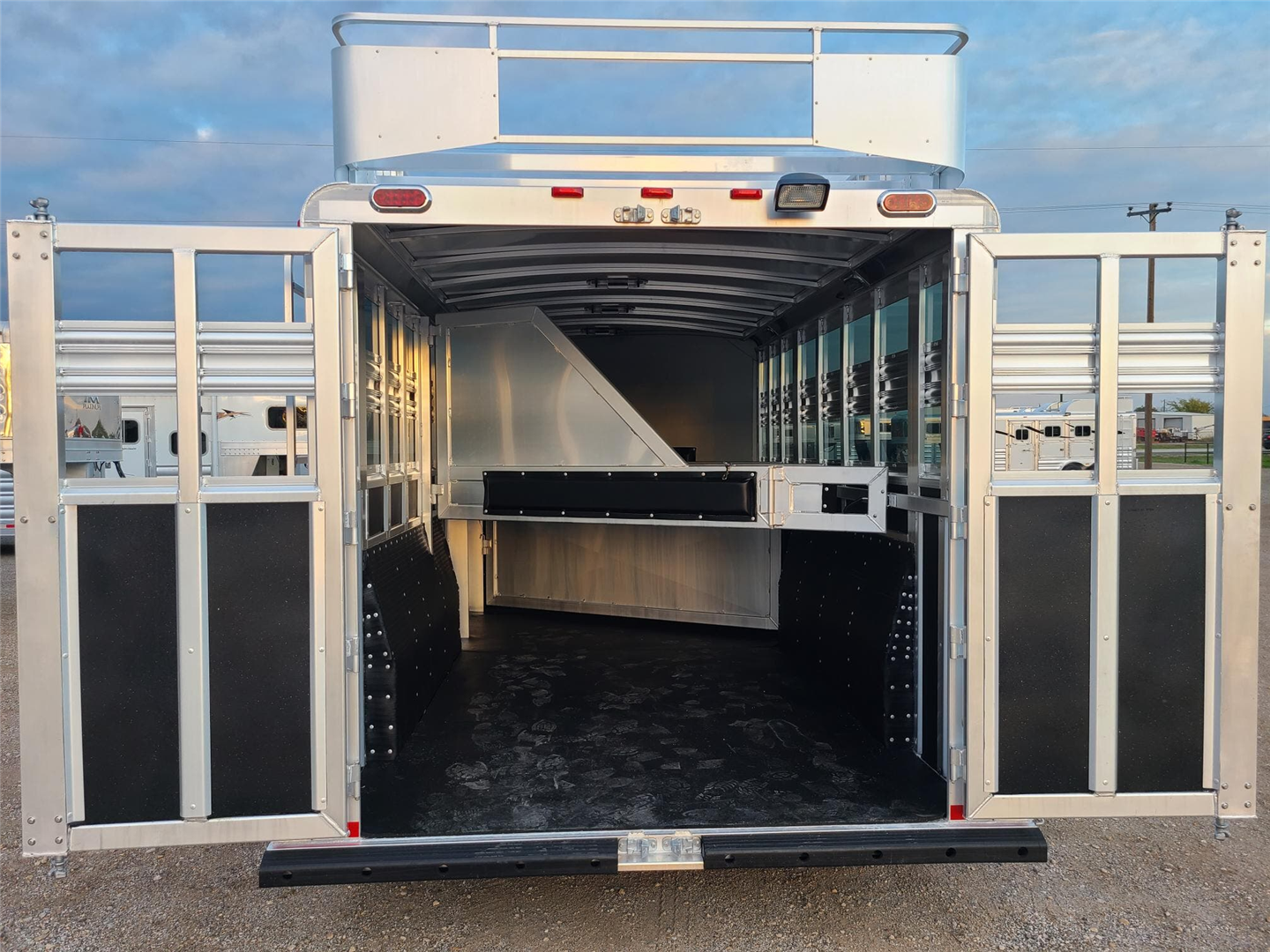 New 2024 Platinum Coach Horse Trailer Circle M Trailers Kaufman TX